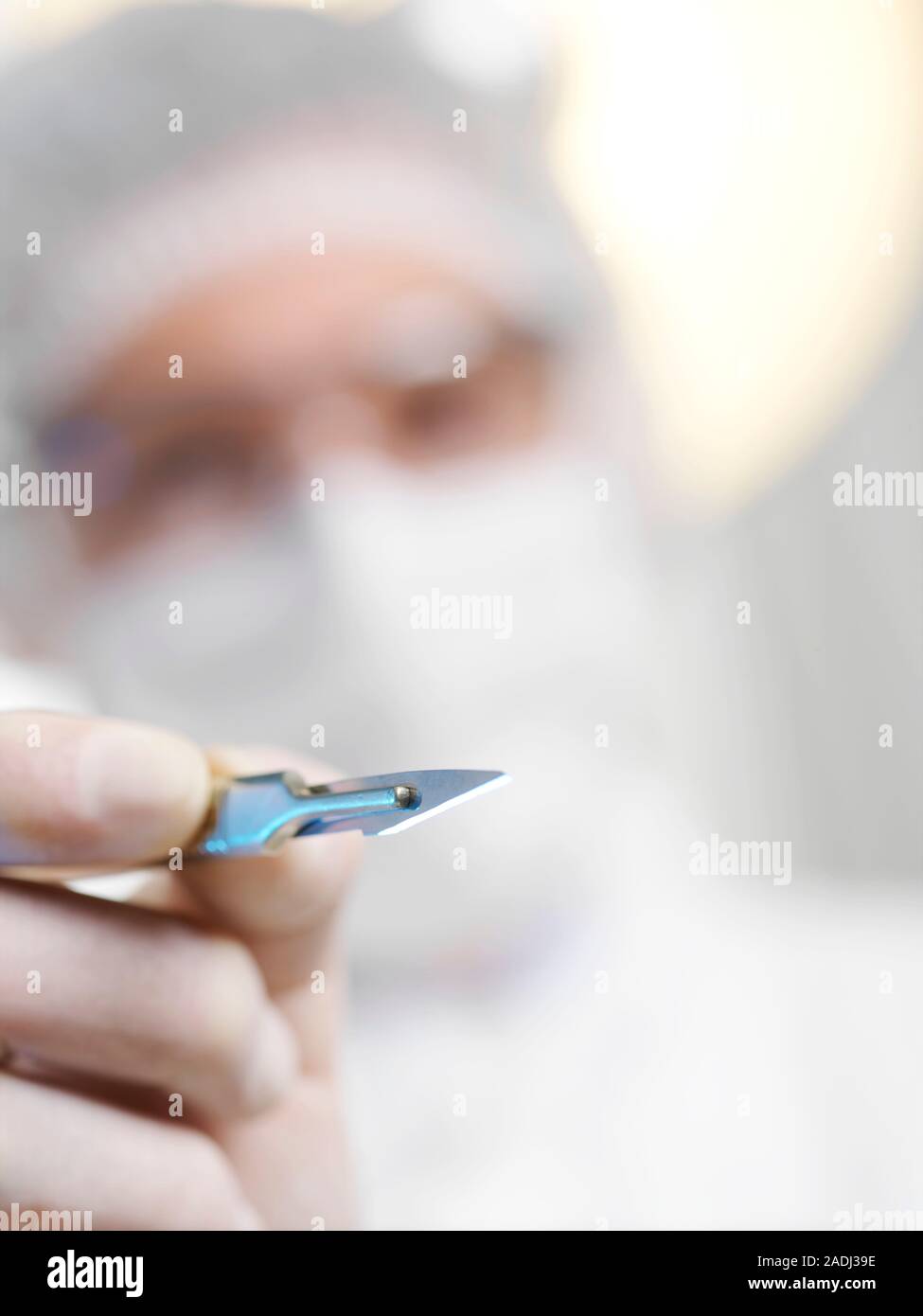 MODEL RELEASED. Scalpel. Surgeon holding a scalpel Stock Photo - Alamy