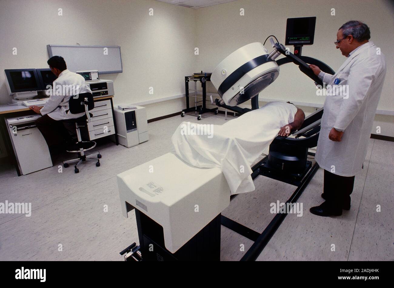 Preparing a patient for a gamma scan of the heart using a tracer ...