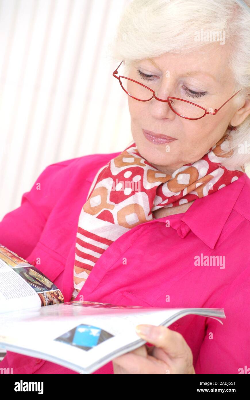Woman reading a magazine Stock Photo - Alamy
