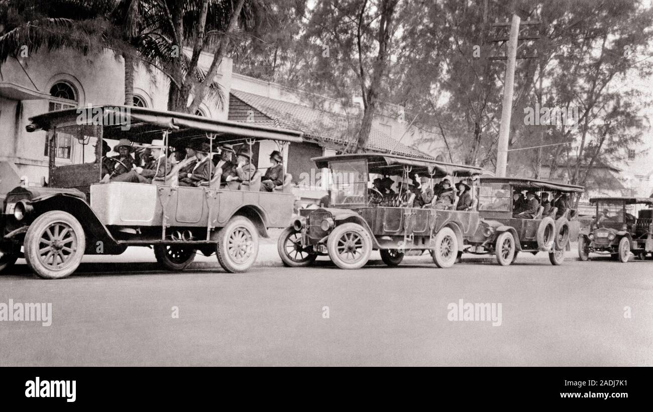 Old vintage buses hi-res stock photography and images - Alamy