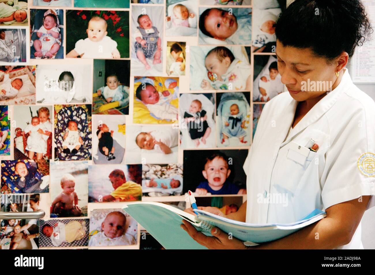 Paediatric nurse writing up patient notes Stock Photo - Alamy