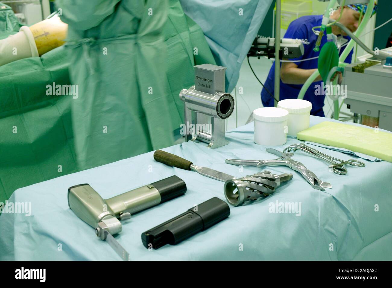 MODEL RELEASED. Surgery to remove a tumour in the pelvis. Image 1 of 10 ...