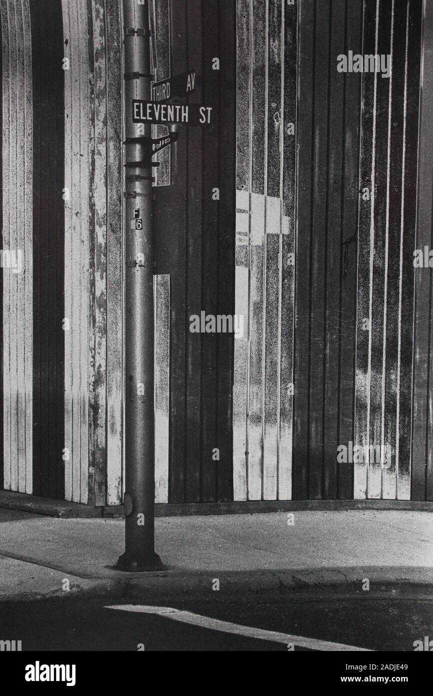 Downtown traffic 1970s hi-res stock photography and images - Alamy