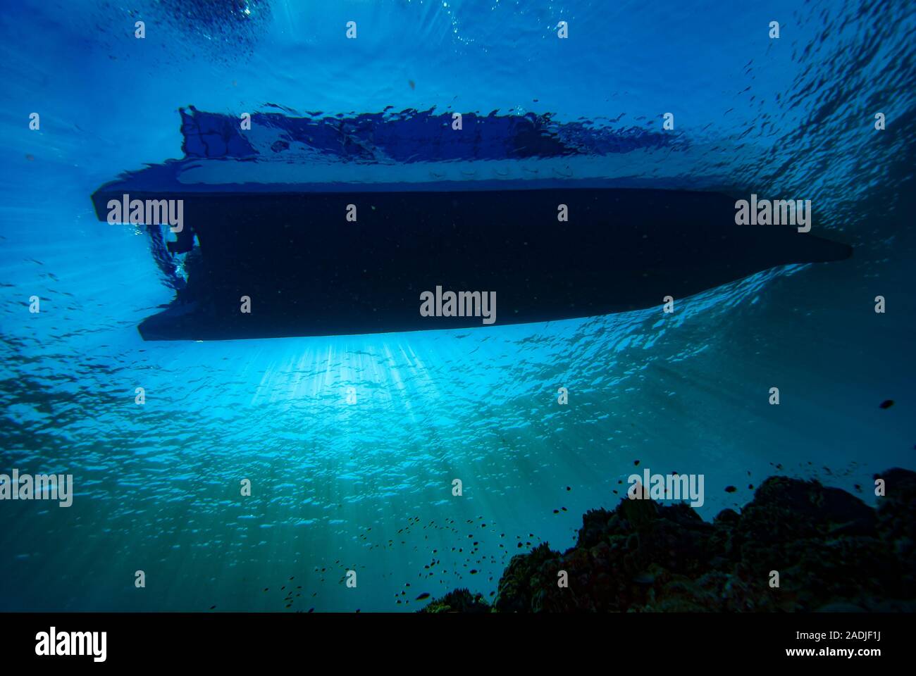 Boat from below the water, silhouette Stock Photo - Alamy