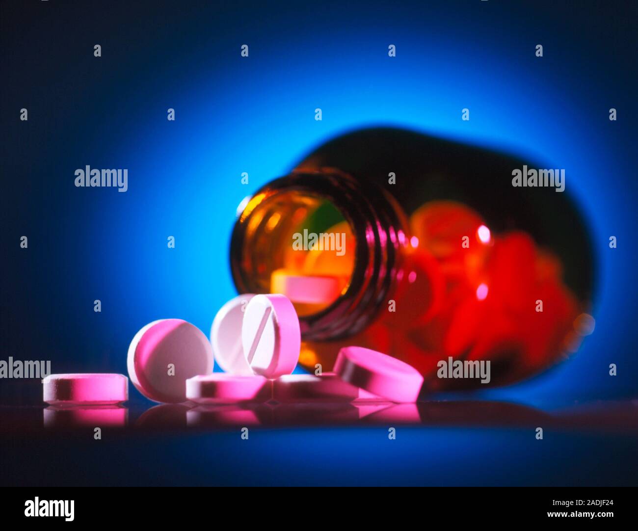 Painkiller drug. Bottle of spilled pills of a common analgesic ...
