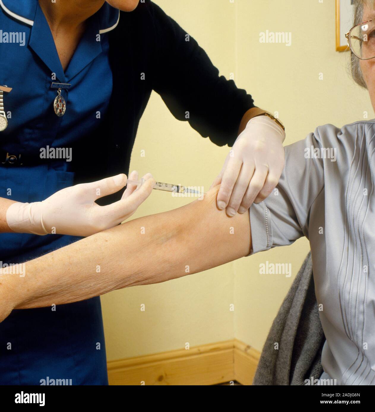Elderly woman receives injection. A district nurse gives an elderly ...