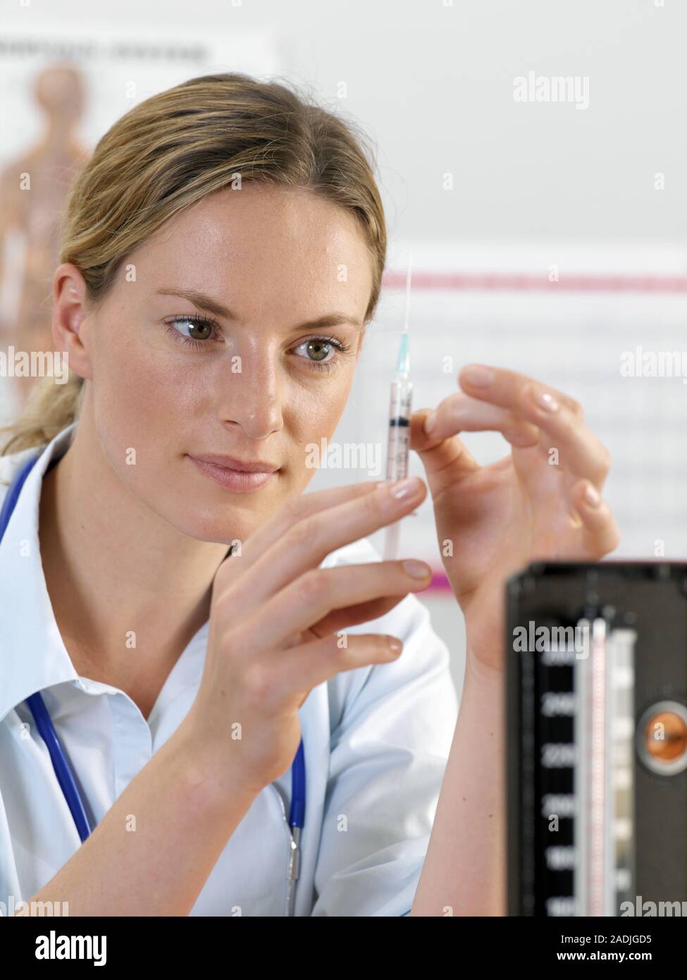 Injection preparation. Female GP preparing an injection Stock Photo - Alamy