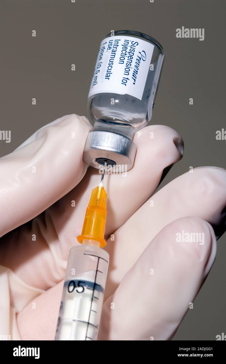 Streptococcus vaccine. Doctor drawing the pneumococcal vaccine Prevenar ...