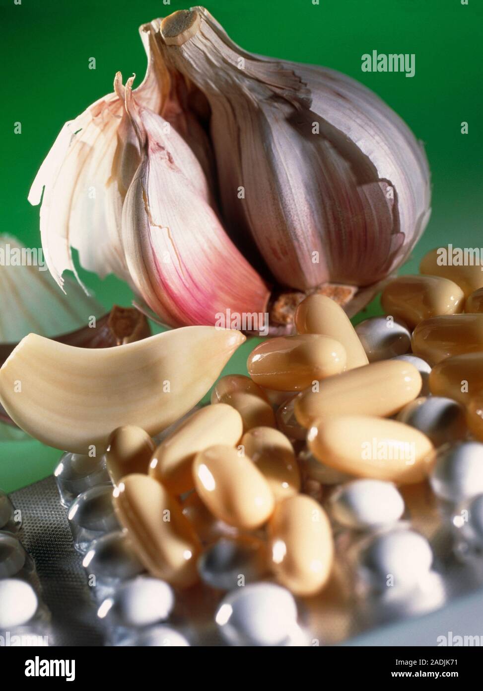 Garlic pills. View of pills and capsules of garlic oil with cloves of ...