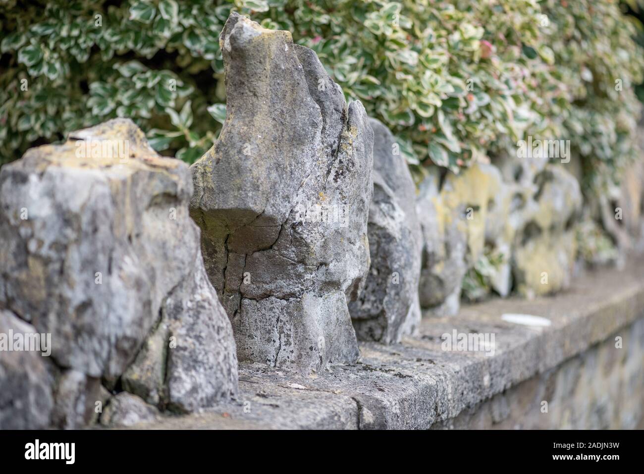 Garden wall with limestone shapes hi-res stock photography and images ...
