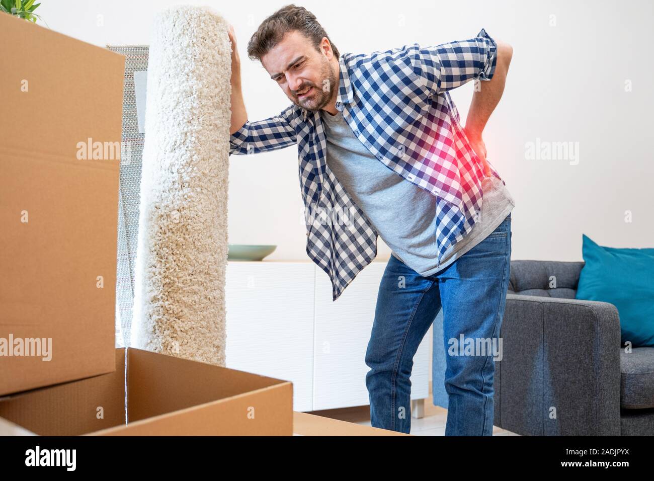 Man lift a box hi-res stock photography and images - Alamy