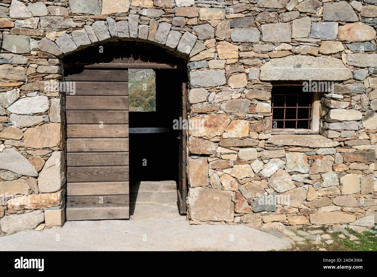 Small stone house hi-res stock photography and images - Alamy