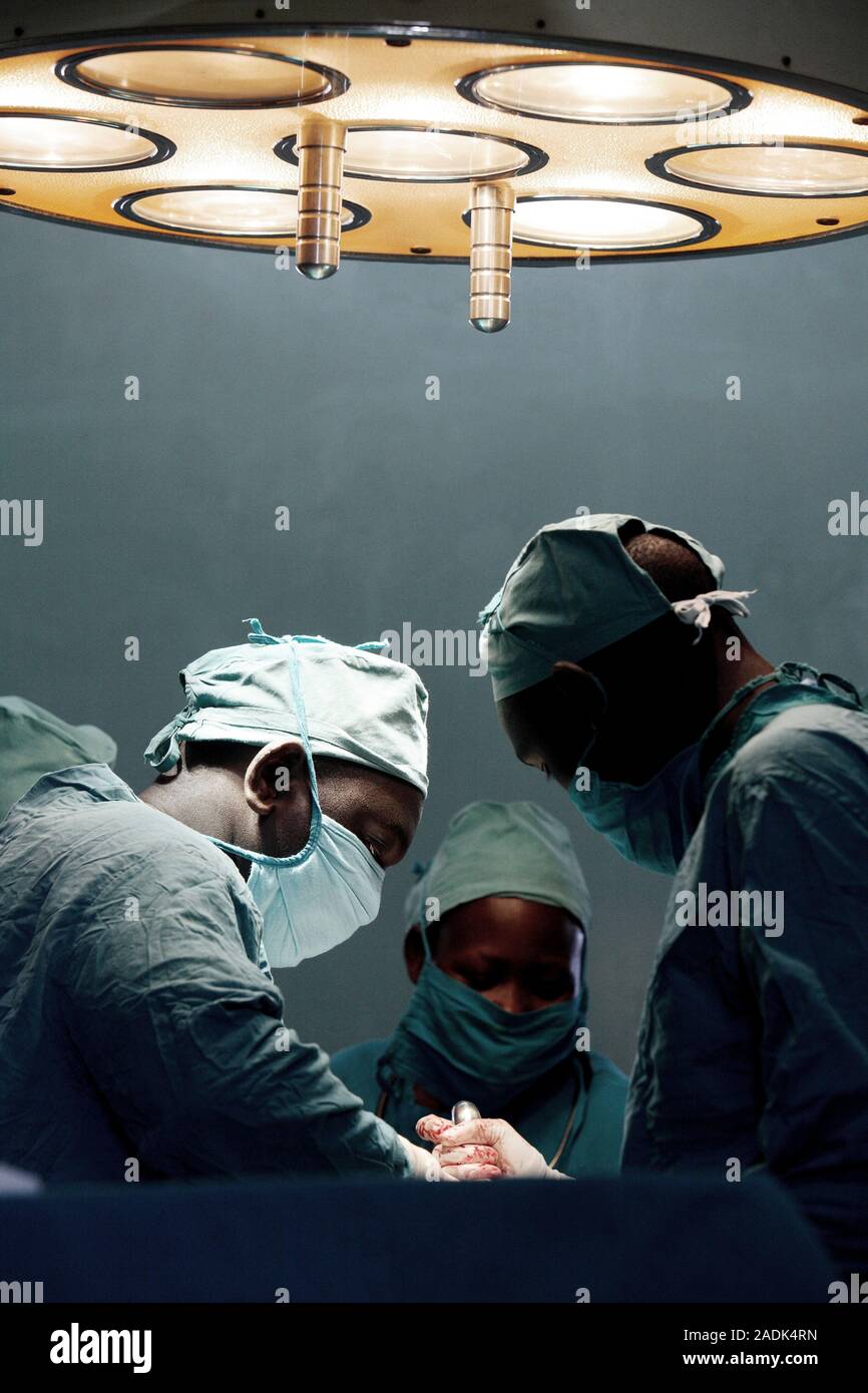 MODEL RELEASED. Spleen removal surgery. Surgeons conducting an ...