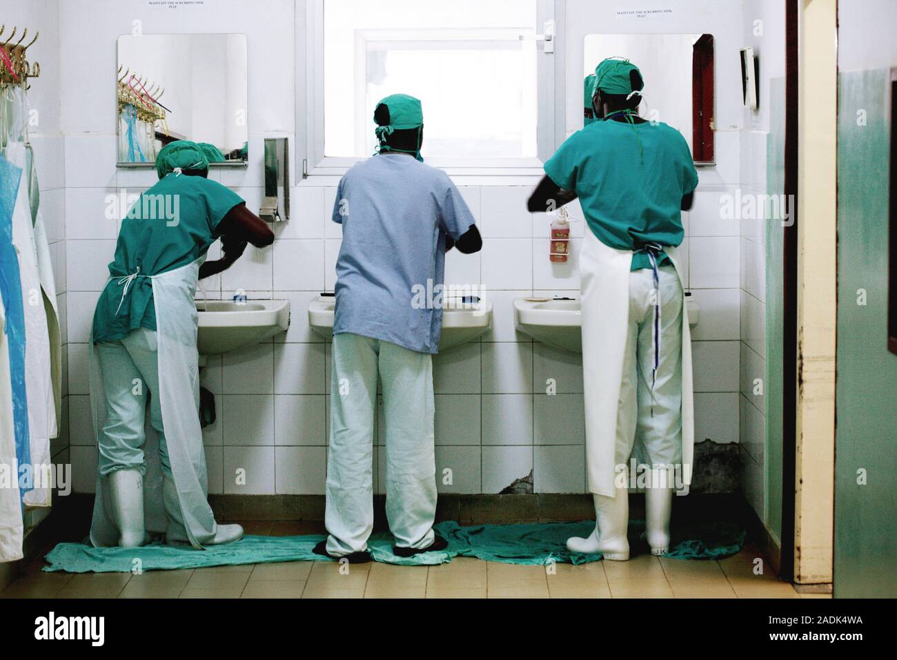 MODEL RELEASED. Scrubbing up before surgery. Theatre staff cleaning ...