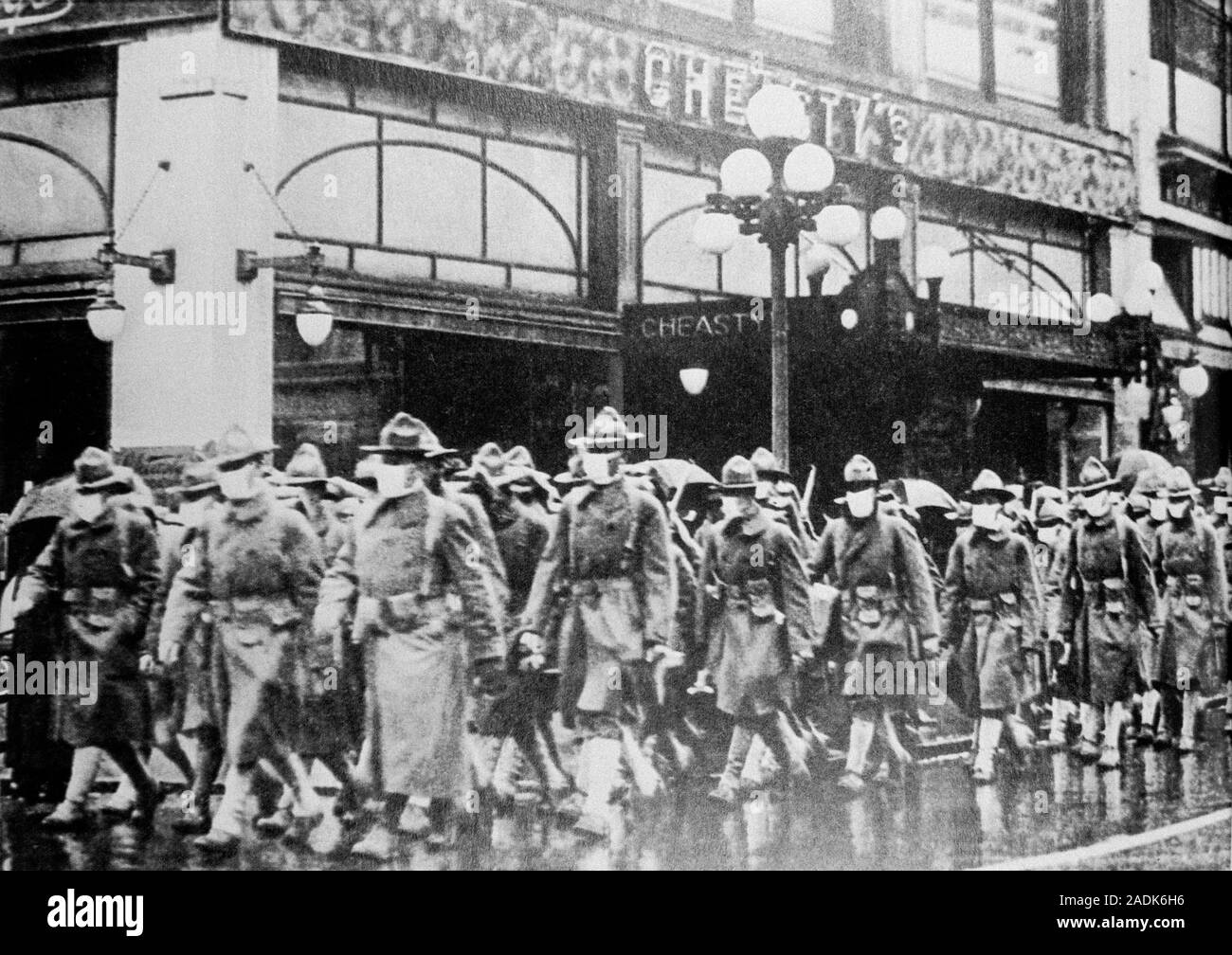 Protection against influenza, 1918. US soldiers wearing gauze masks to ...