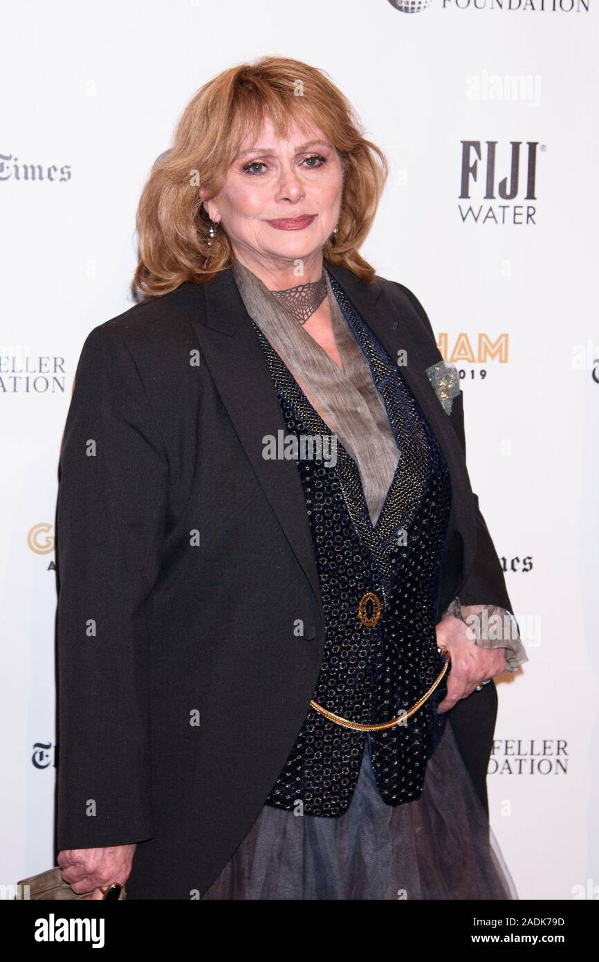 Elizabeth ashley hi-res stock photography and images - Alamy