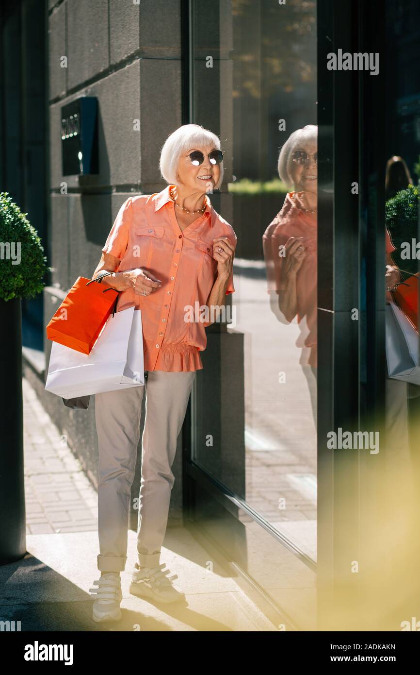 Elderly woman door shopping hi-res stock photography and images - Alamy