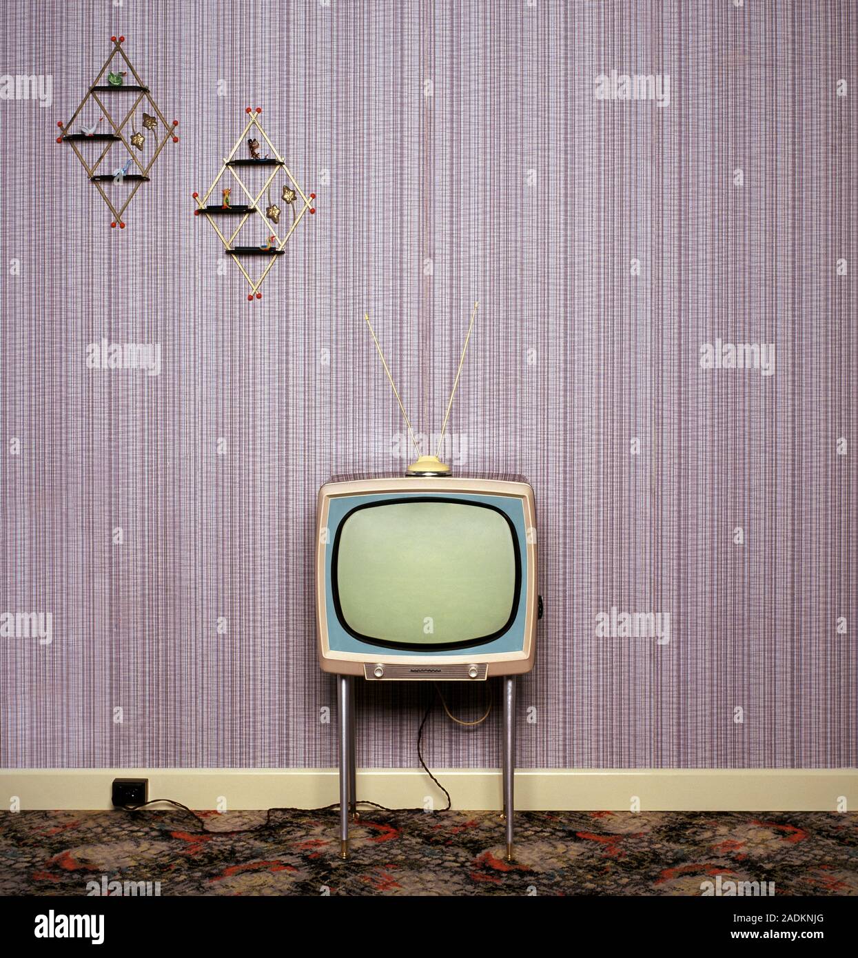 1950s television set hi-res stock photography and images - Alamy