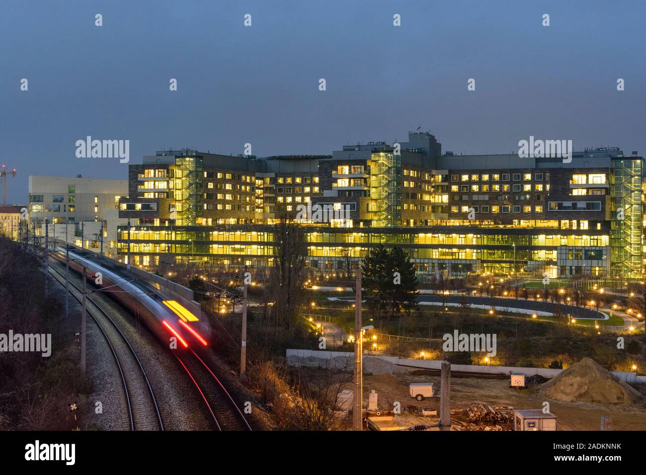 Wien, Vienna: hospital Krankenhaus Nord – Klinik Floridsdorf, train ...