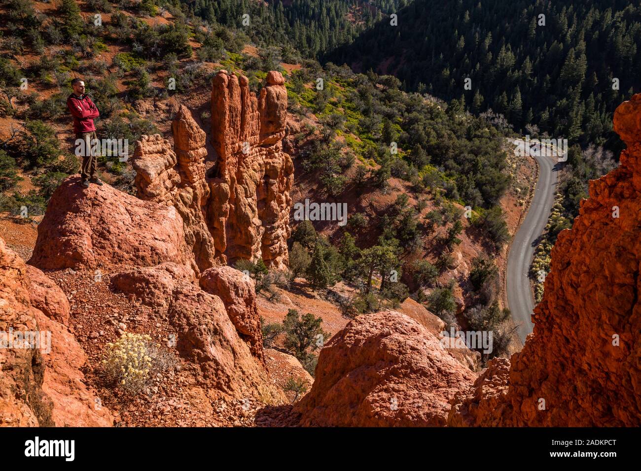 Unsafe cliff edge hi-res stock photography and images - Alamy