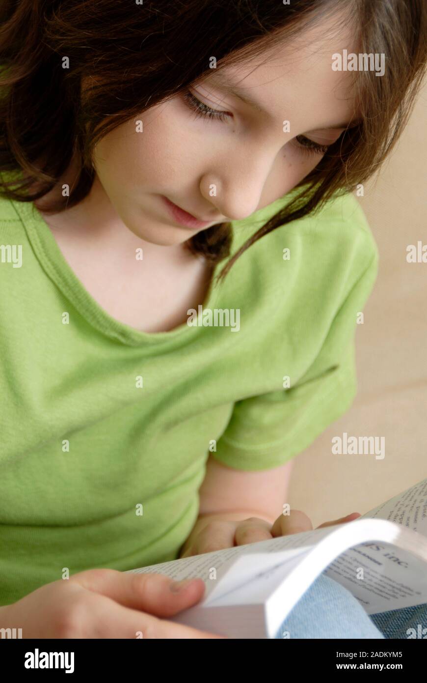 MODEL RELEASED. Girl reading a book Stock Photo - Alamy