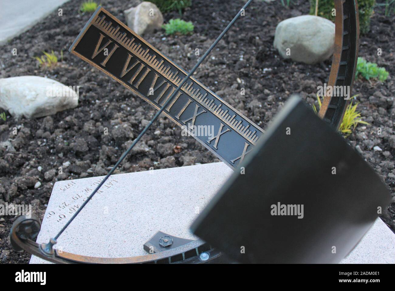 Cemetery sundial hi-res stock photography and images - Alamy