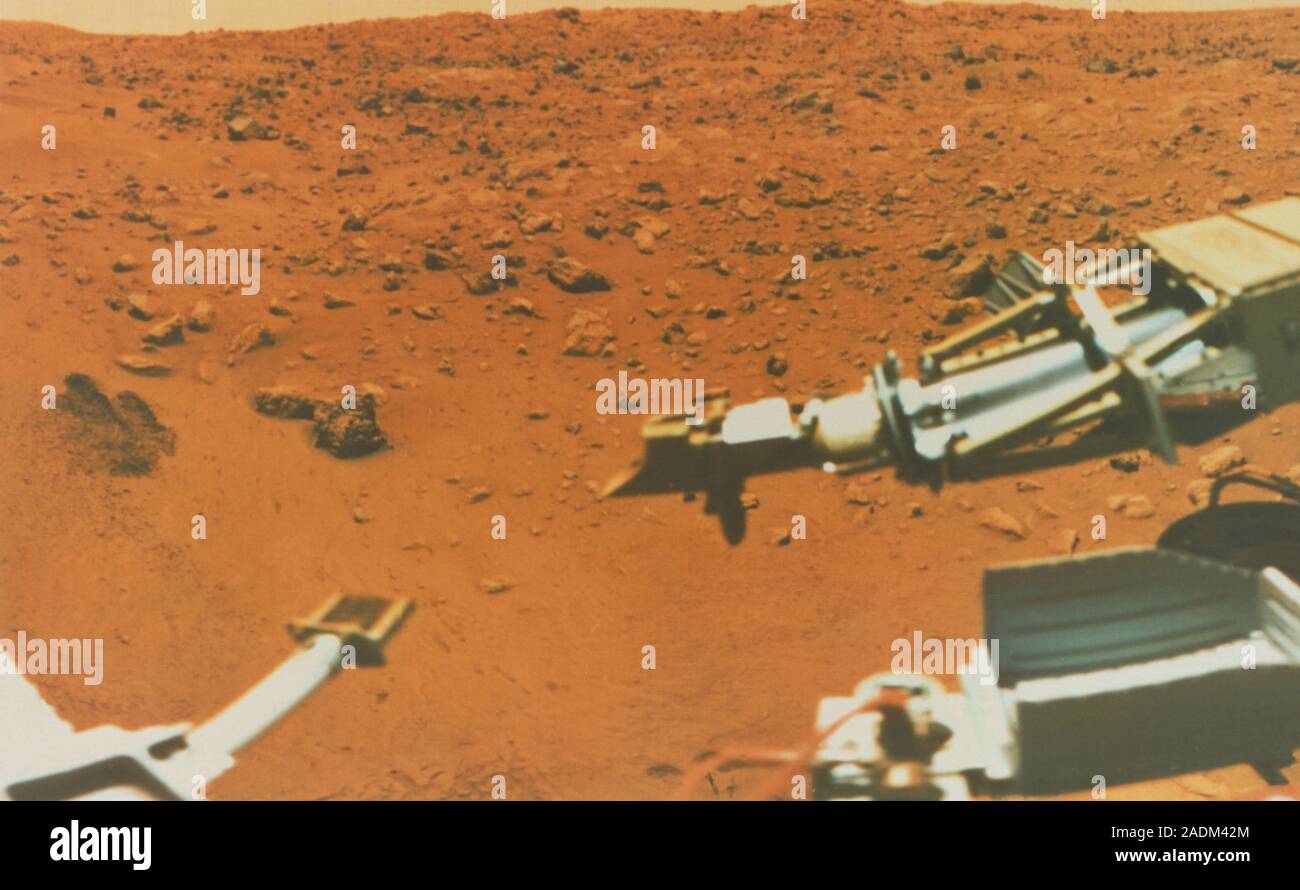Viking 1 Lander picture of the region of Mars known as Chryse Planitia ...