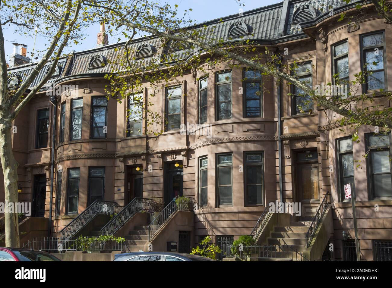Classic brownstones hi-res stock photography and images - Alamy