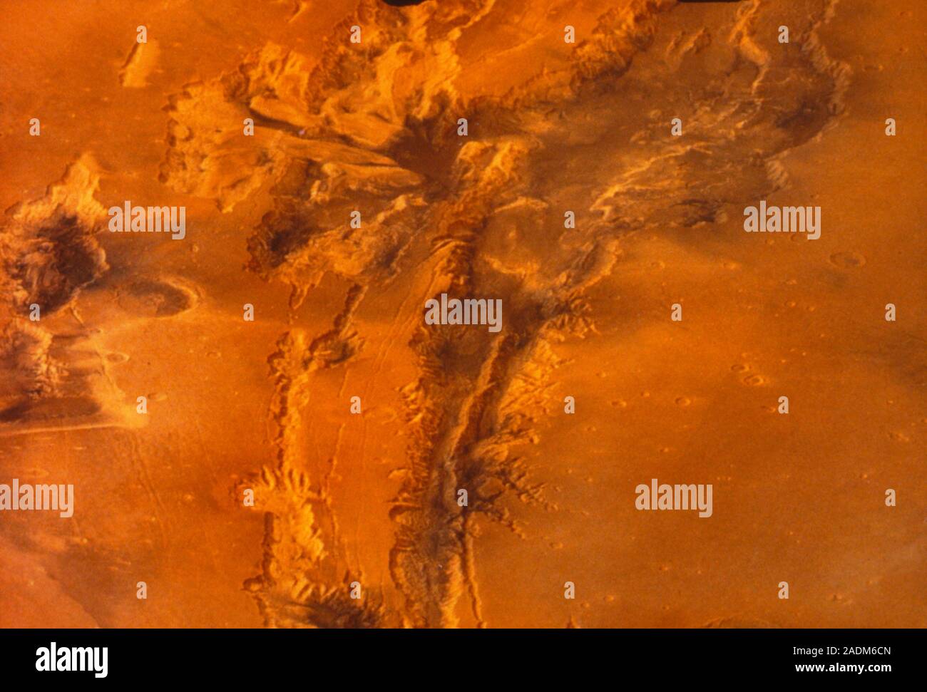Oblique view of the central region of the giant Valles Marineris canyon ...