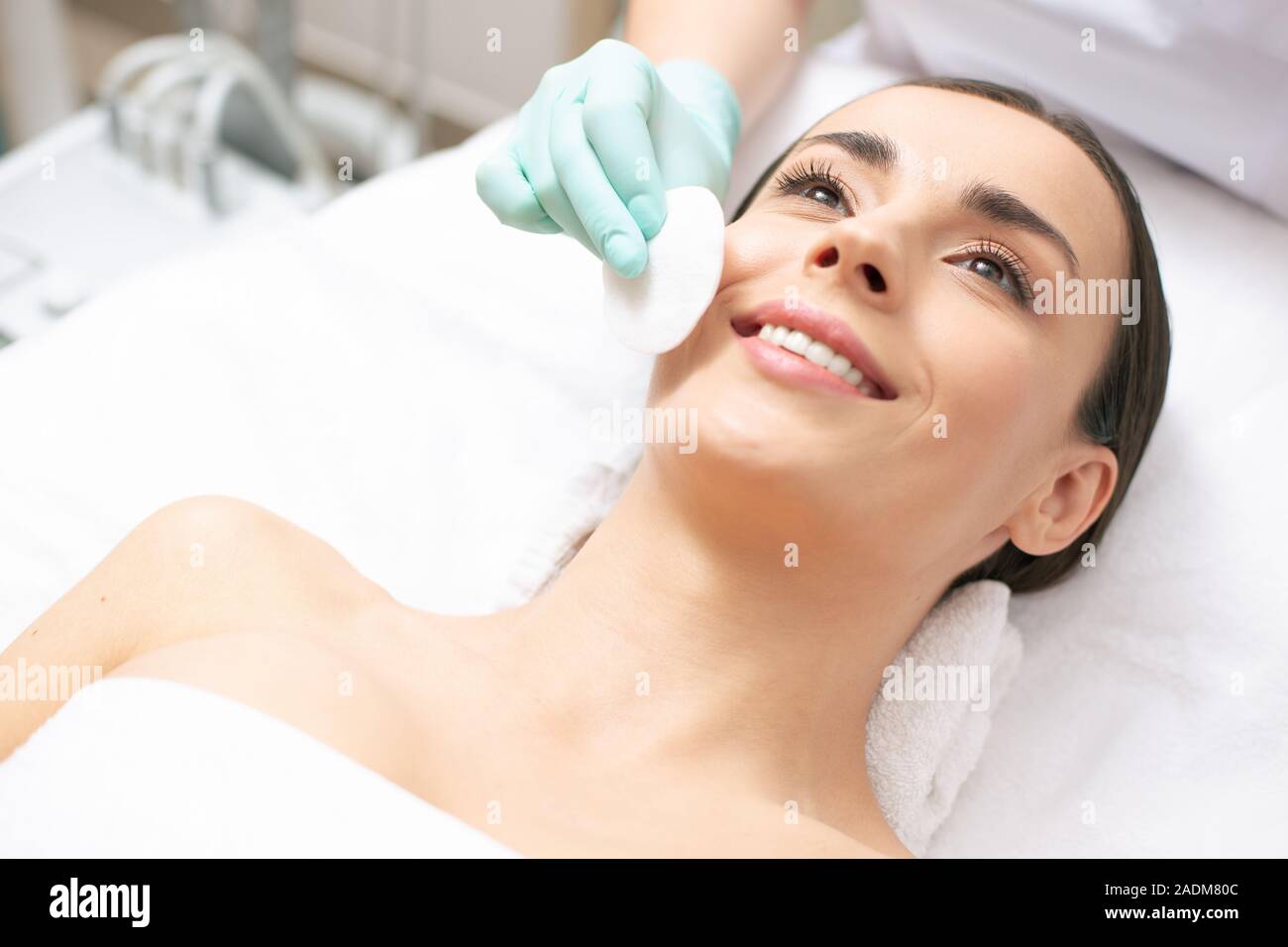 Cleaning face cotton pad hi-res stock photography and images - Alamy