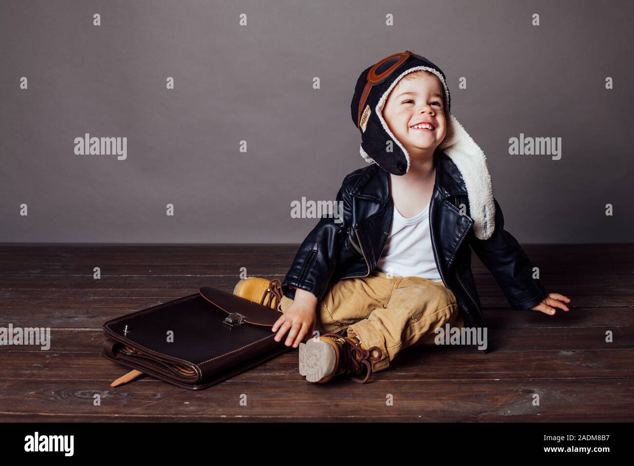 little boy pilot plays in airplanes kids Stock Photo - Alamy