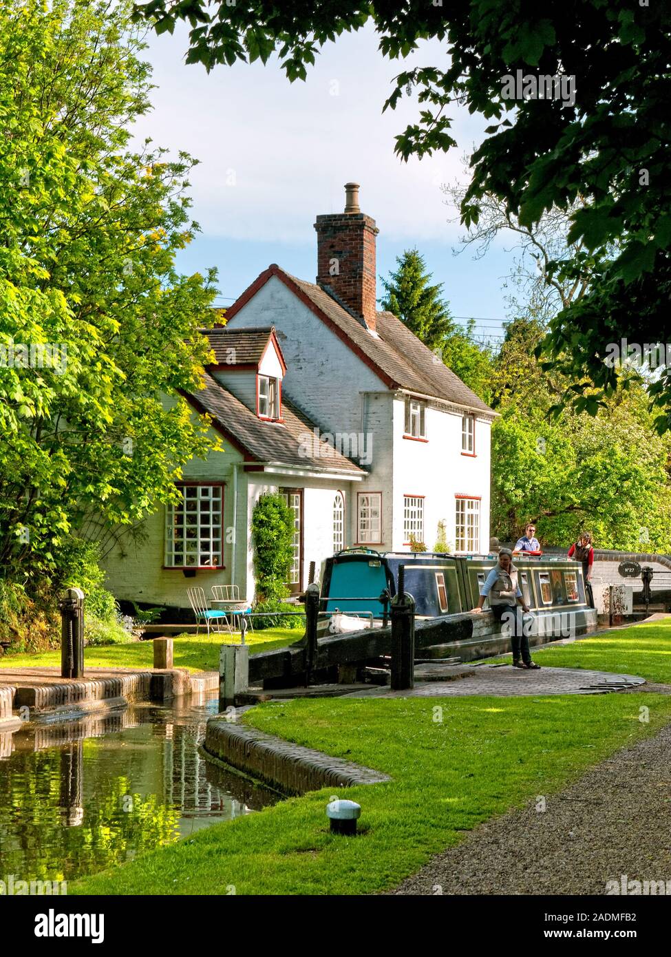 Lock Cottage beside the Staffordshire and Worcester Canal, UK Stock ...