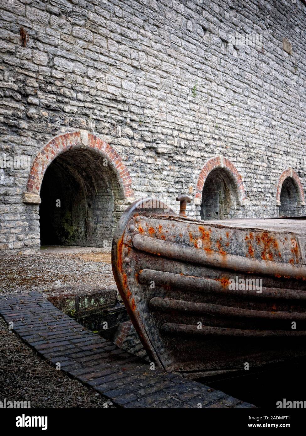Old narrowboat hi-res stock photography and images - Alamy