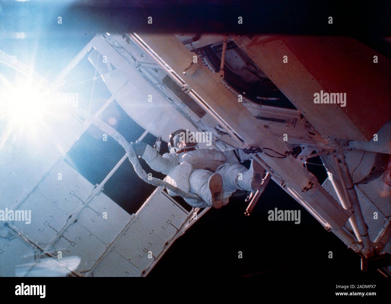 Skylab 3 - astronaut does a spacewalk (extra- vehicular activity Stock ...