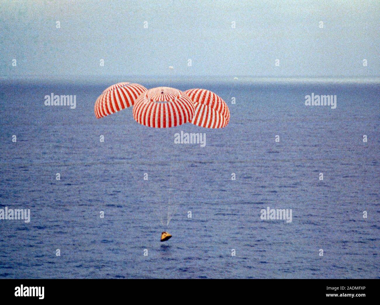 Skylab 2 returns to earth - splashdown in the Pacific Ocean, 1973 Stock ...
