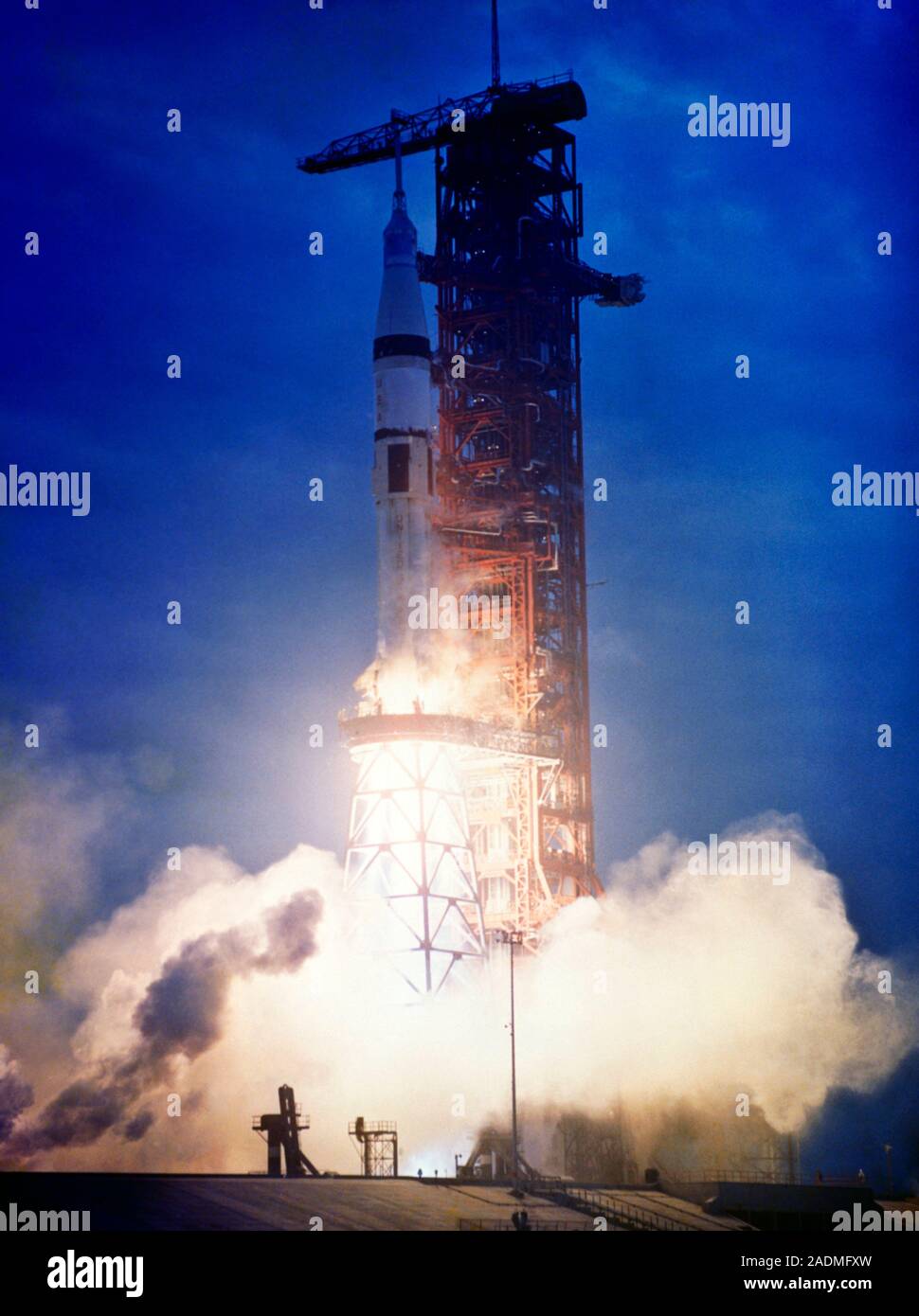 Skylab 3 astronauts lift off in Saturn 1B rocket Stock Photo - Alamy