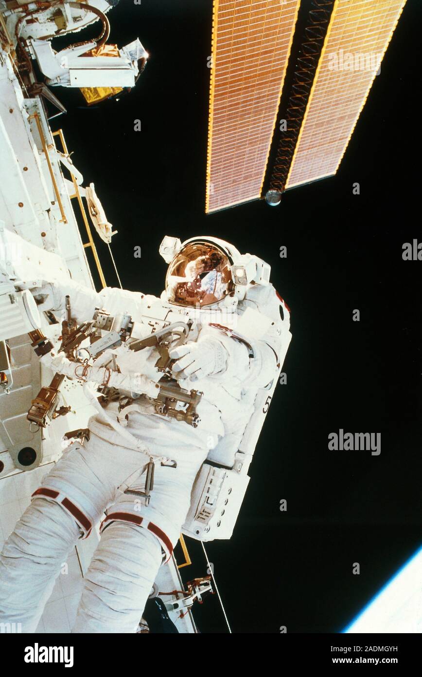 Space walk. Astronaut Andrew Thomas on the second space walk during ...