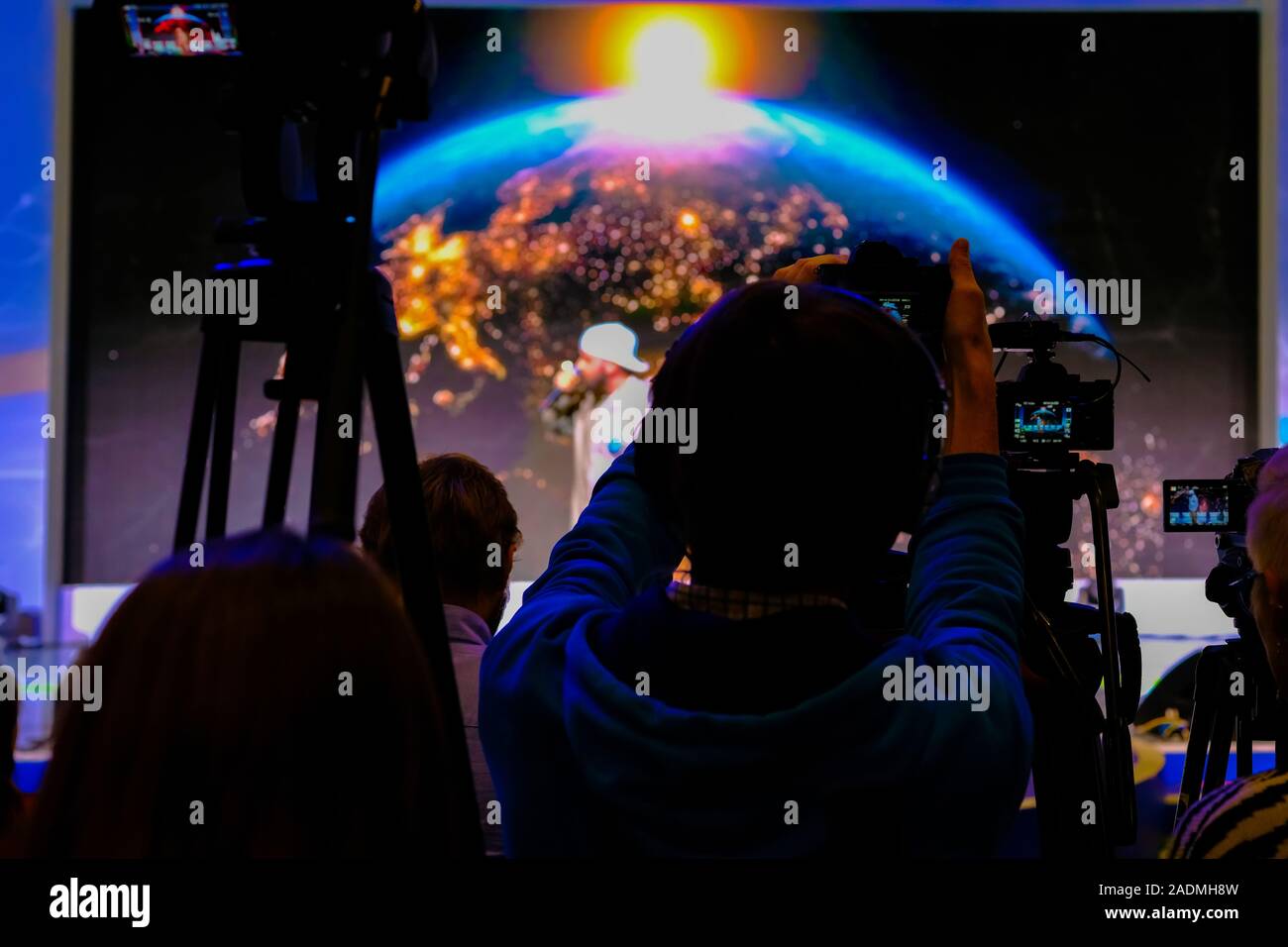 Countdown tv stage hi-res stock photography and images - Alamy