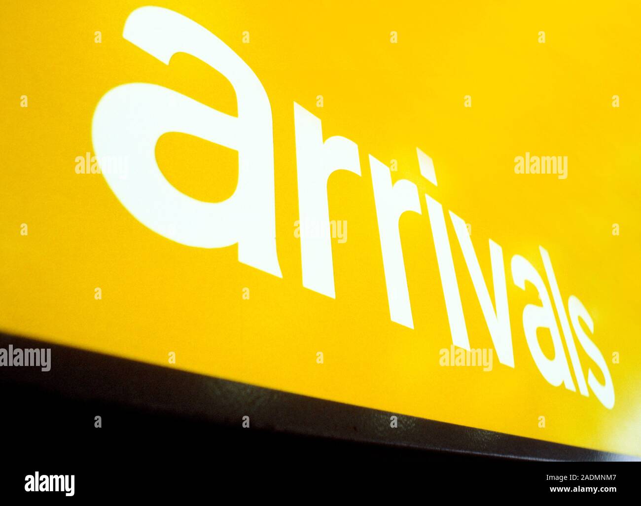 Airport arrivals sign Stock Photo - Alamy