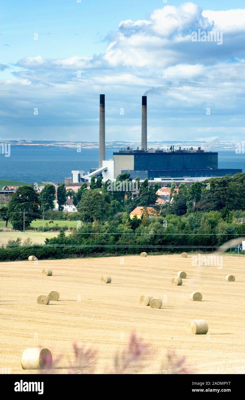 Coal-fired power station next to farmland. Photographed in Cockenzie ...