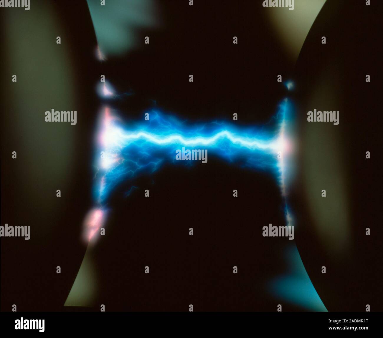 Illustration of an electrical discharge between two metal objects Stock ...