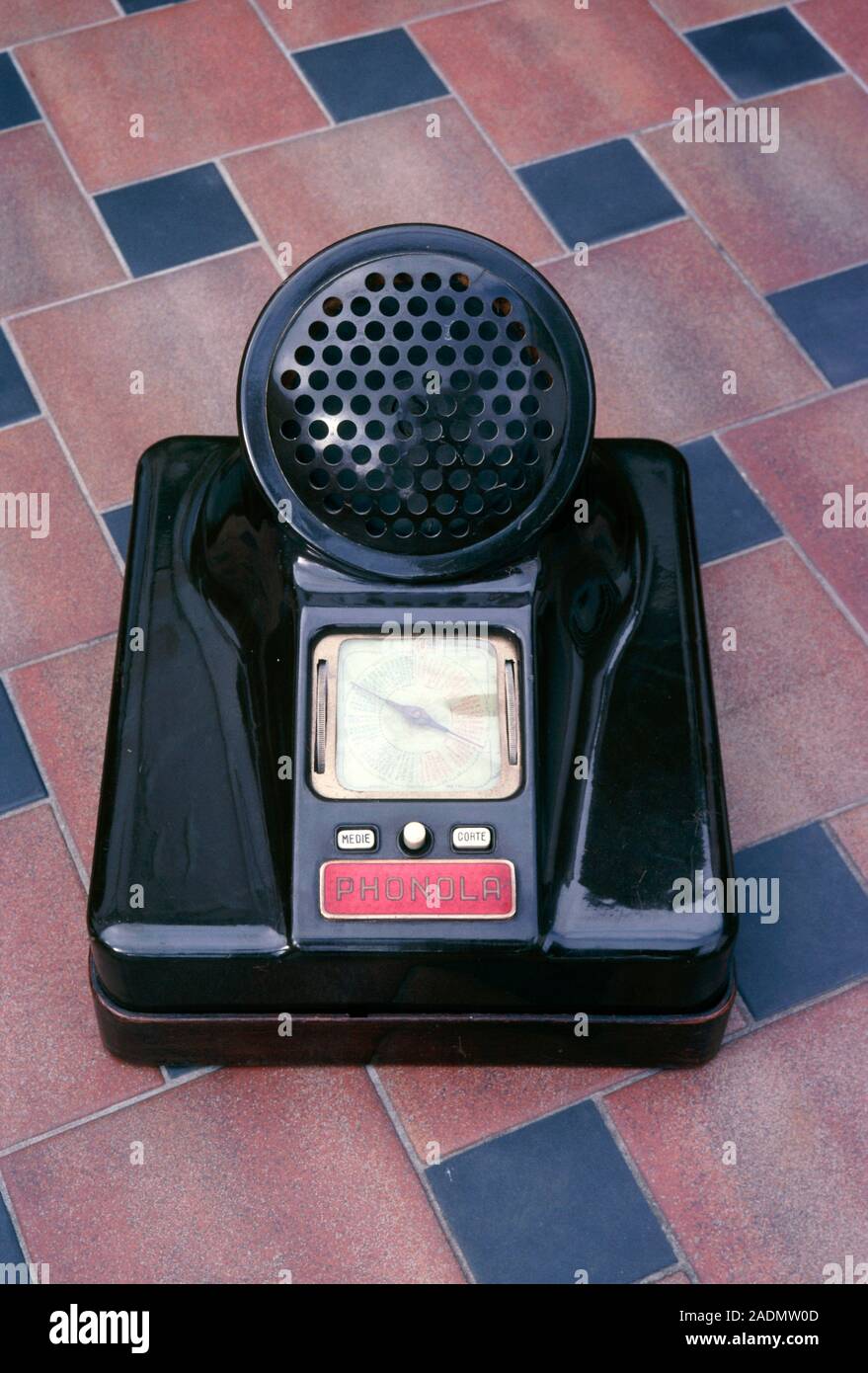 Bakelite radio. A 1939 Phonola 537 Italian-made radio with bakelite ...