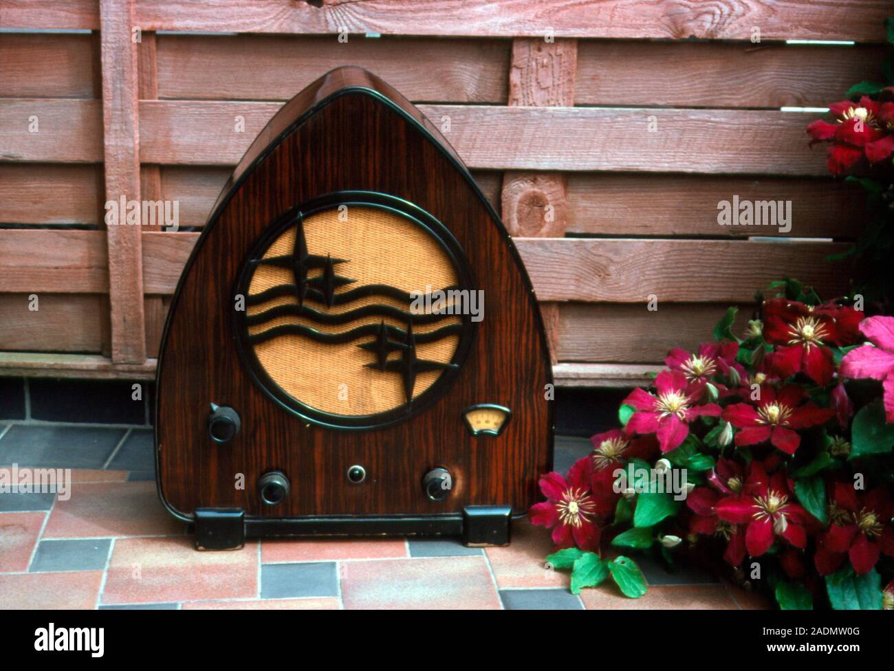 Wooden radio. A 1931 Philips 930A Dutch-made radio with wooden casing ...