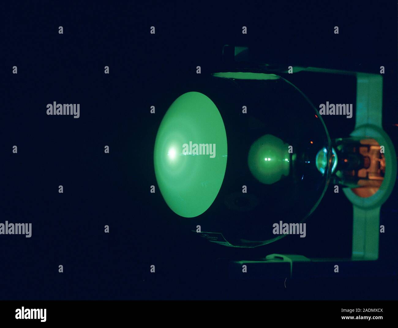 Electron diffraction tube. Demonstration of wave-particle duality. An ...