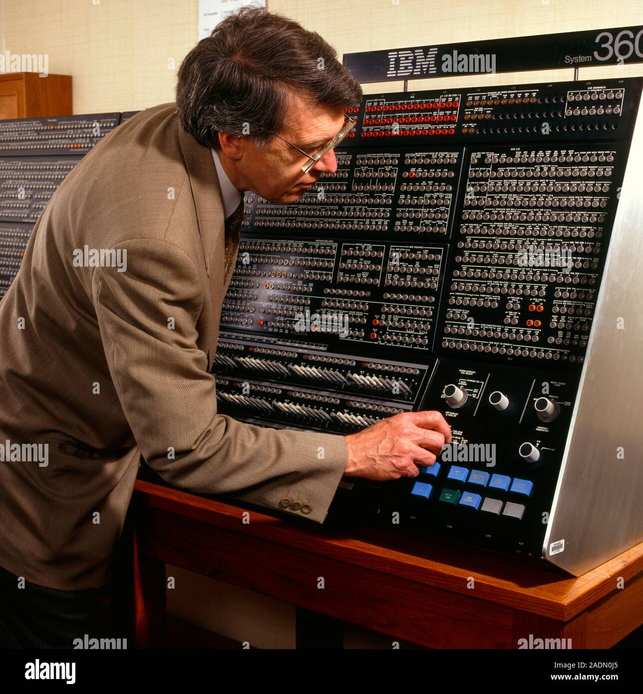 Early computer. Technician at the console of an IBM 360/195 computer ...