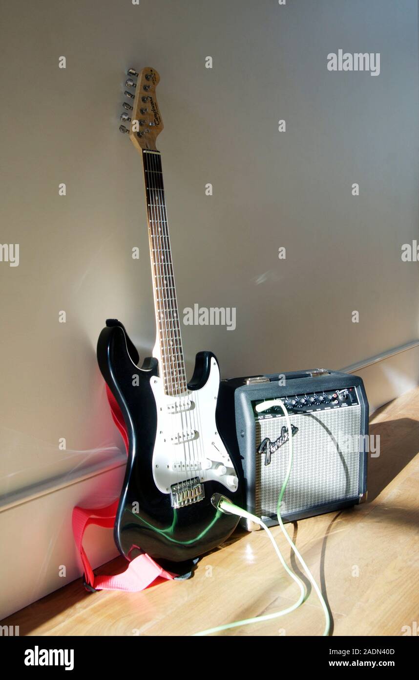 Electric guitar and amplifier Stock Photo - Alamy