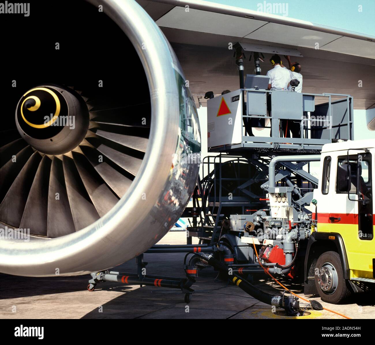 Aeroplane refuelling. Airport staff refuelling a jumbo jet ...