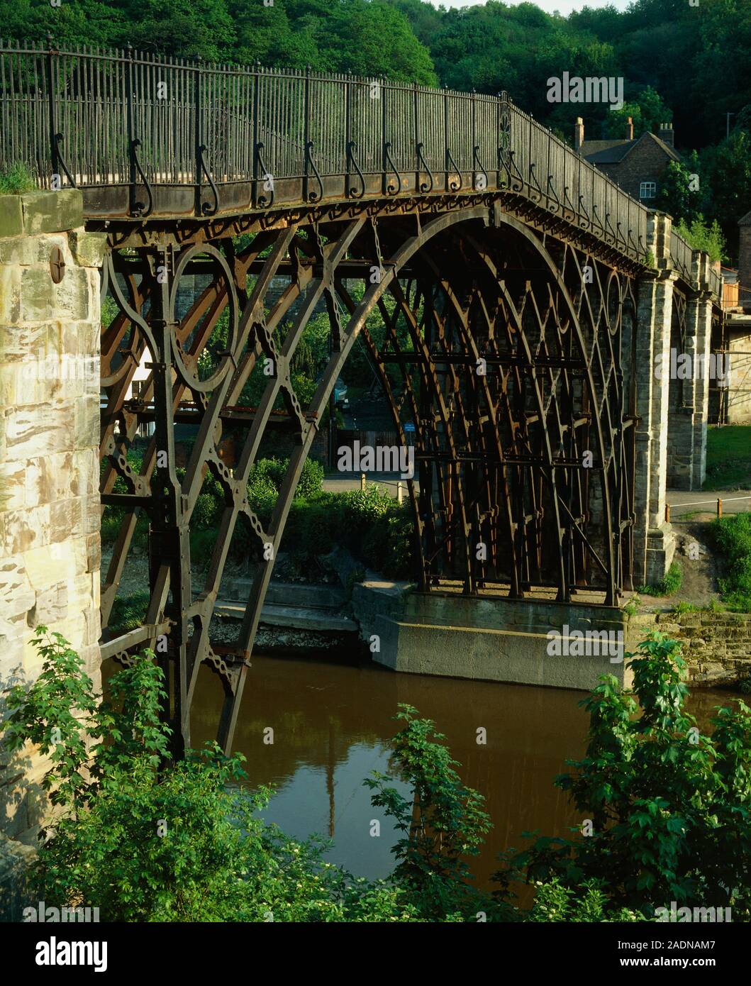 The 18th century Iron Bridge spanning the River Severn at ...