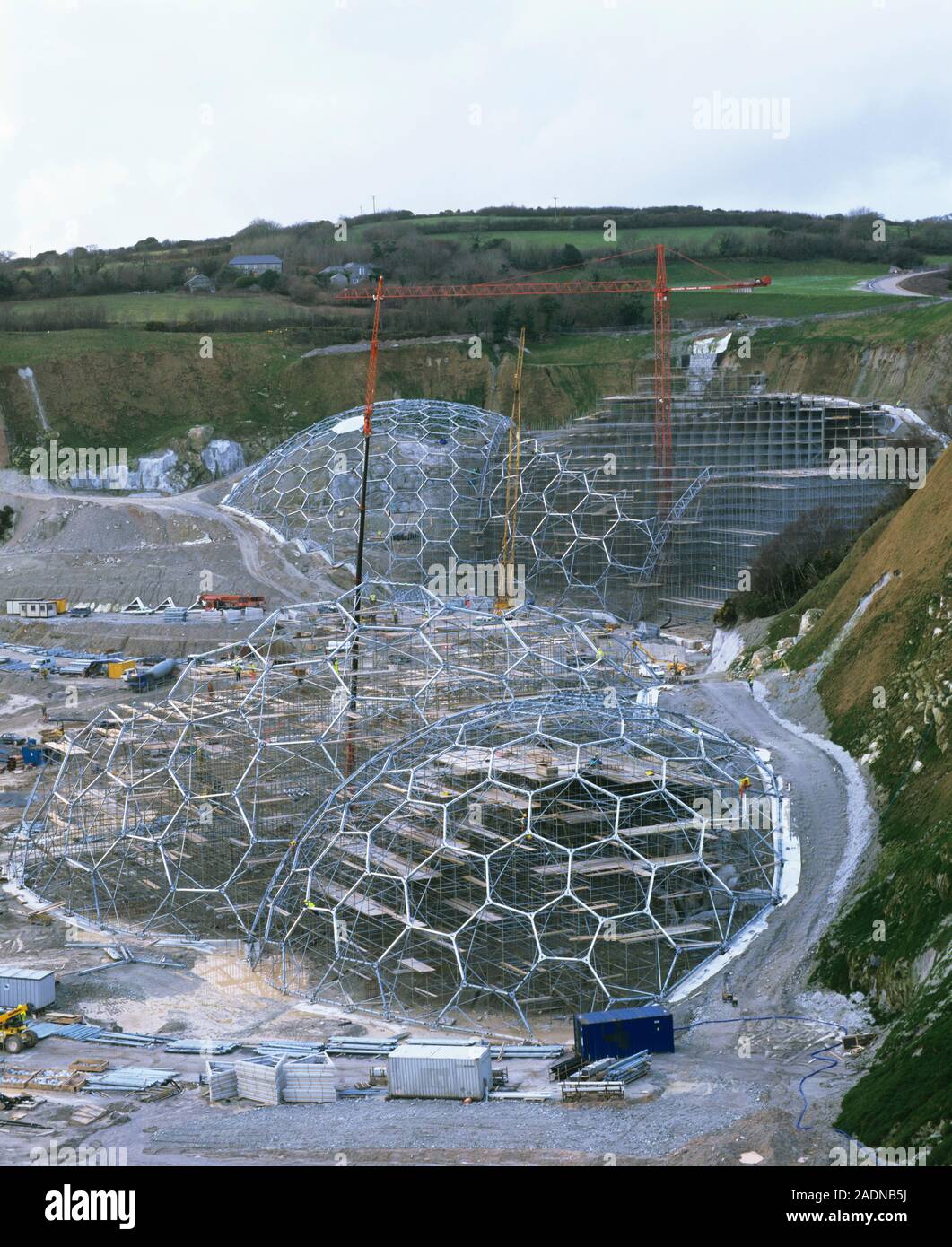 Eden Project construction. Cranes and the geodesic framework for the ...