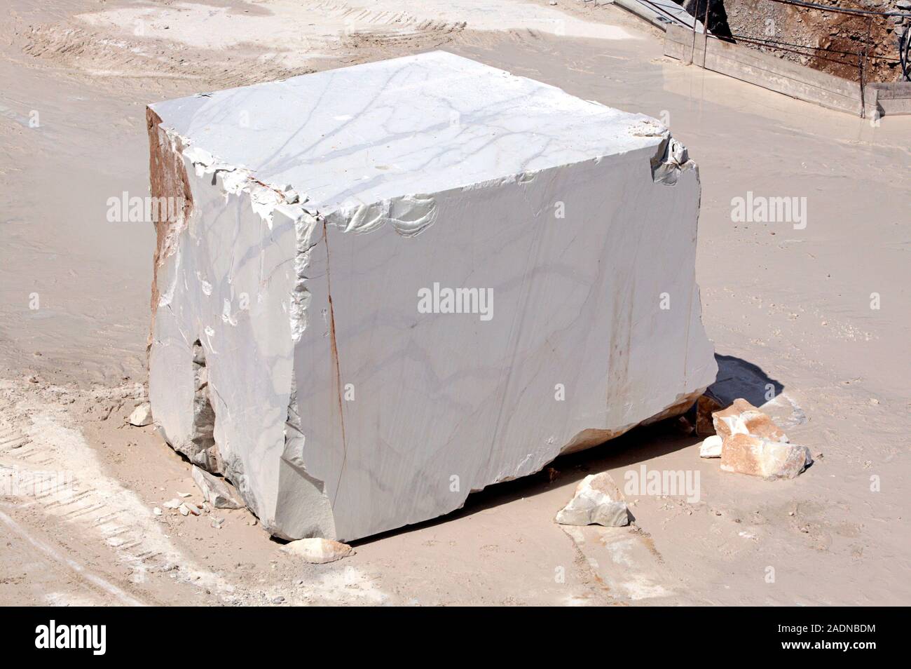 Marble quarry. Block of quarried and cut marble at the Fantiscritti ...